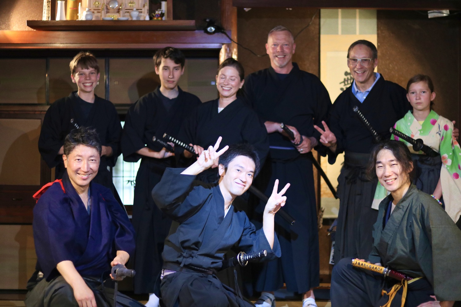 Six guests from the United States visited for a samurai show and ...